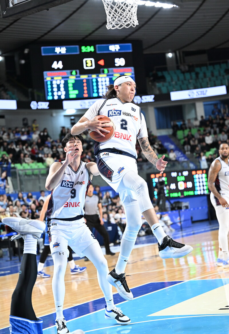 [BK 리뷰] ‘허훈 결승 자유투’ KCC, 한국가스공사에 극적 역전승 … 시즌 두 번째 연승