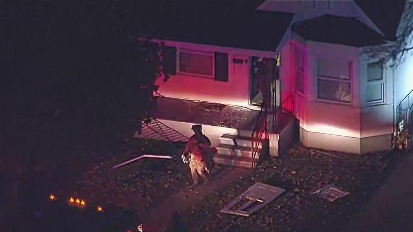 Police SWAT situation in Dearborn