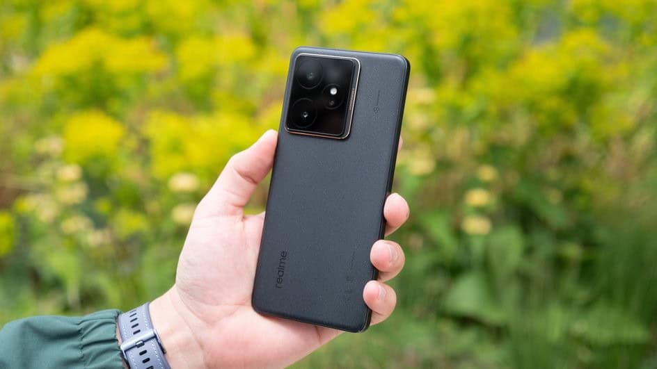 The Realme GT 7 Arrives Worldwide, Packed with a Powerhouse Battery