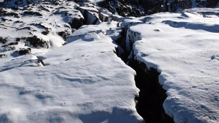 The Indian tectonic plate is splitting deep under the Himalayas: Does ...