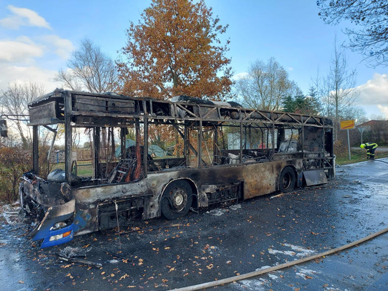 Kabelhorst: Bus brennt komplett aus
