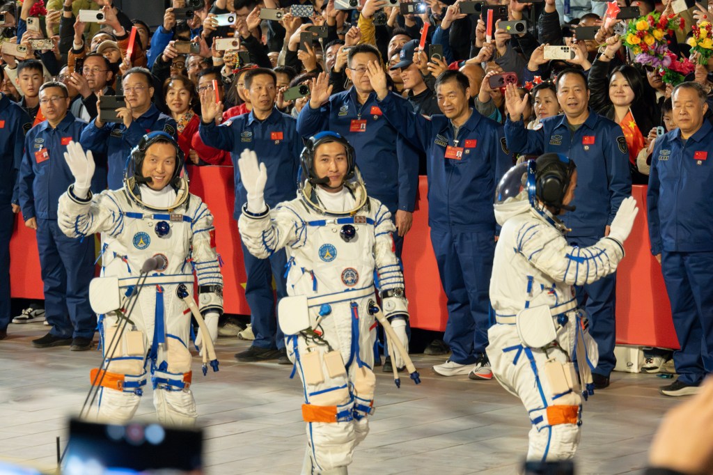 Chinese astronauts stranded in space