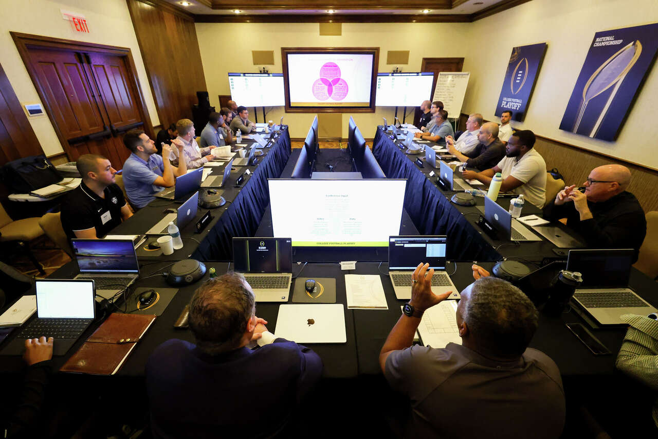 Inside the College Football Playoff Committee: A mock exercise on ...