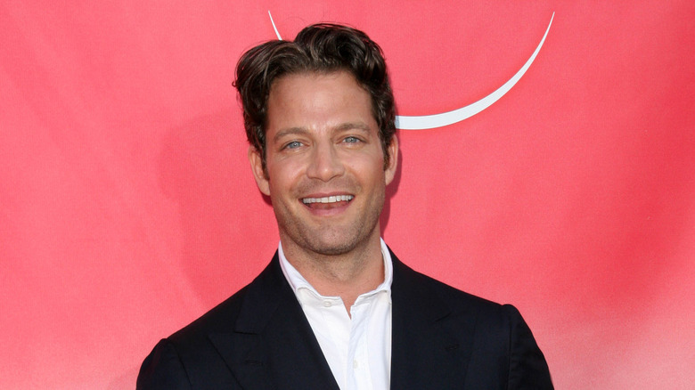 The Unique Bathroom Towel Storage Nate Berkus Uses For A Vintage Feel