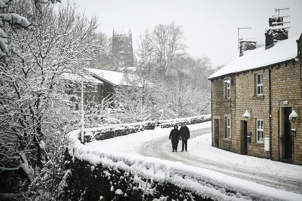UK weather maps show snow hitting 80 towns and cities across the UK ...