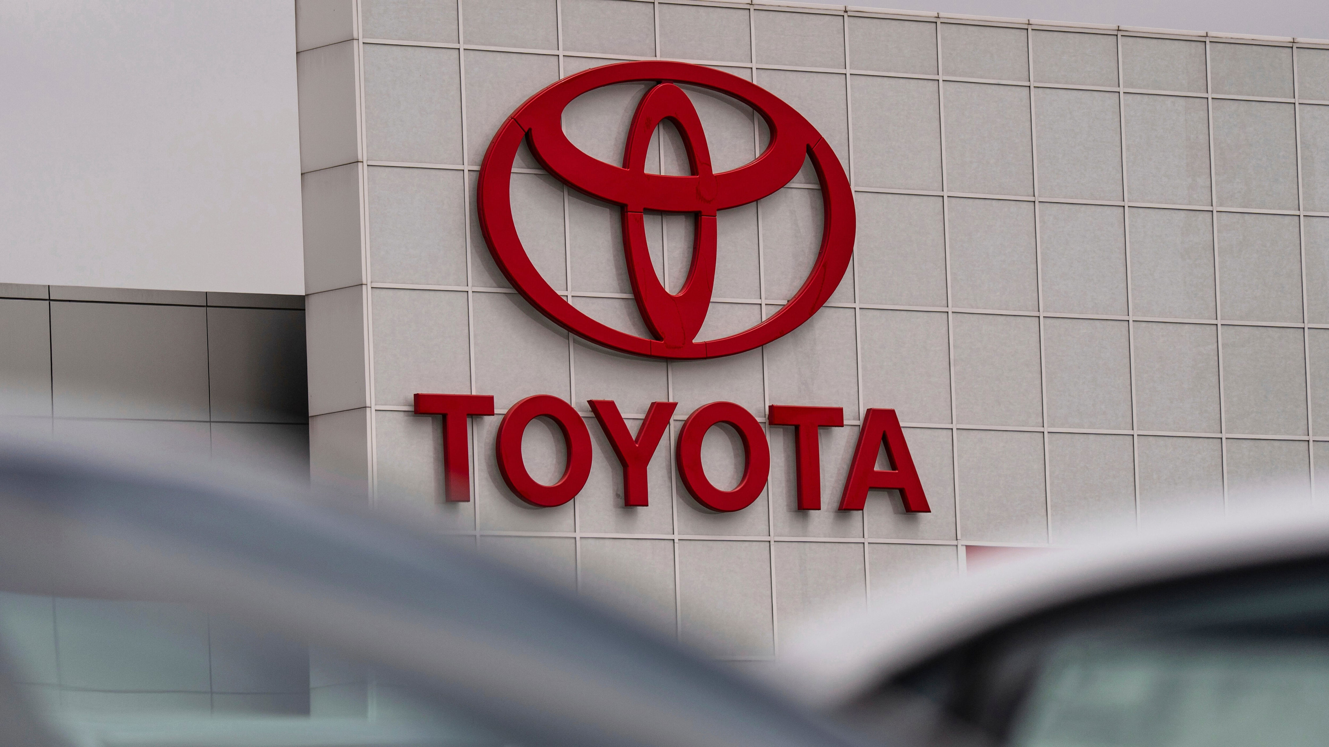 Toyota to invest over $900M in hybrid production, creating over 200 new ...