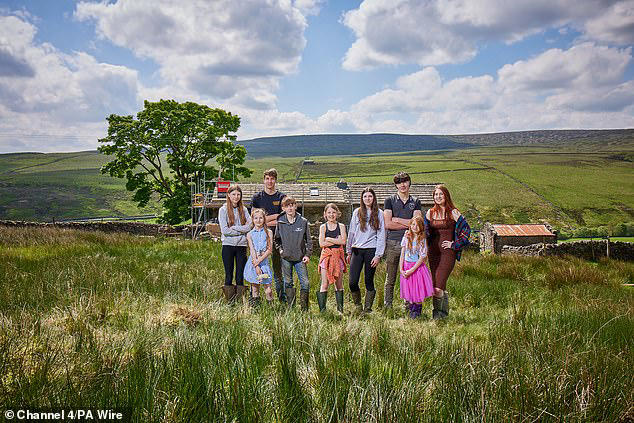 Amanda Owen defiantly hits back at critics after being branded a ...