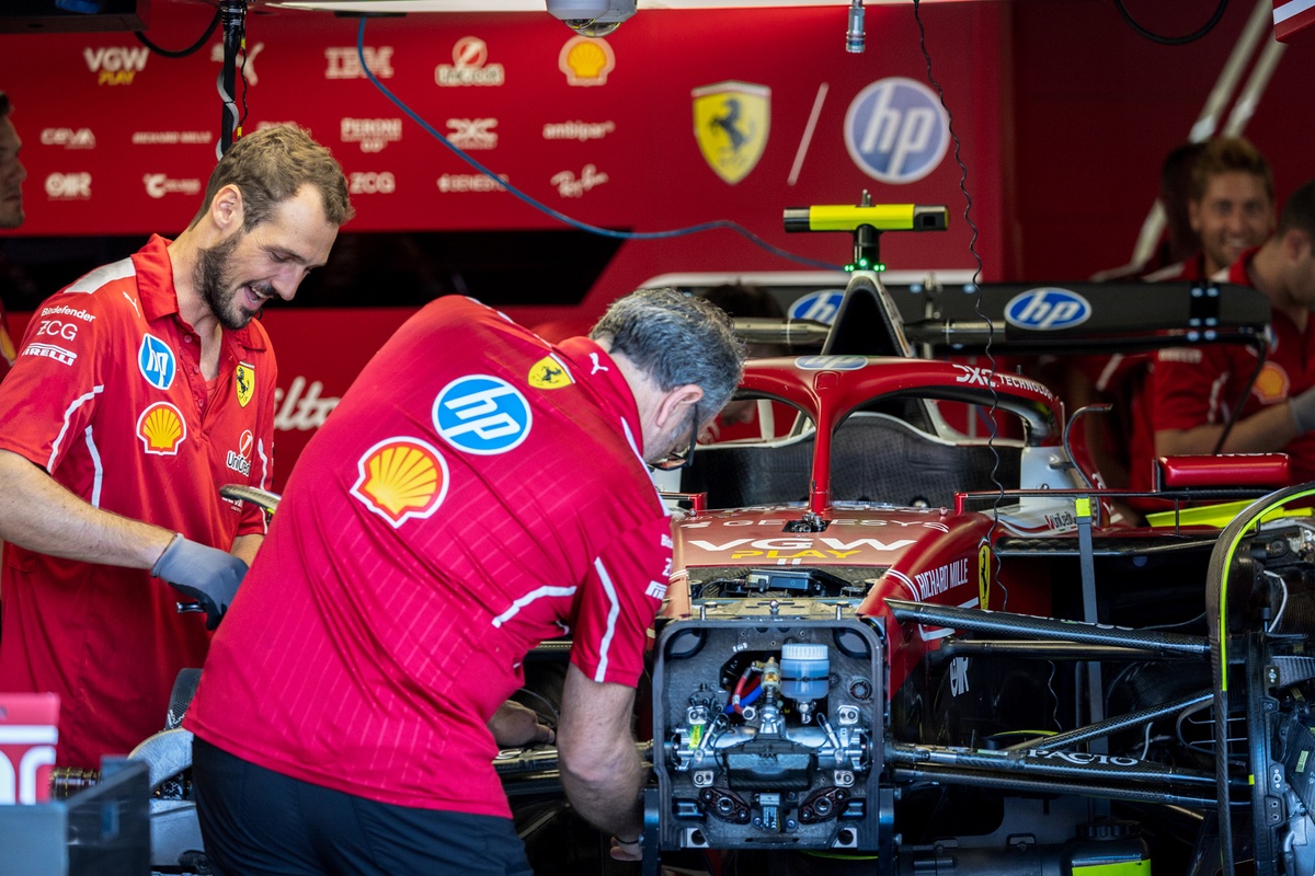 ¿Ferrari copia a McLaren en el brazo de dirección del F1 2026?