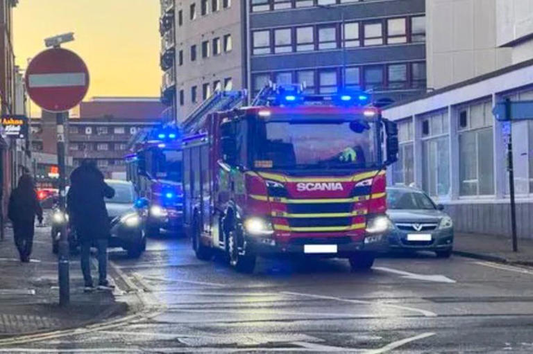 Police close multiple roads in Leicester as explosives teams on scene ...