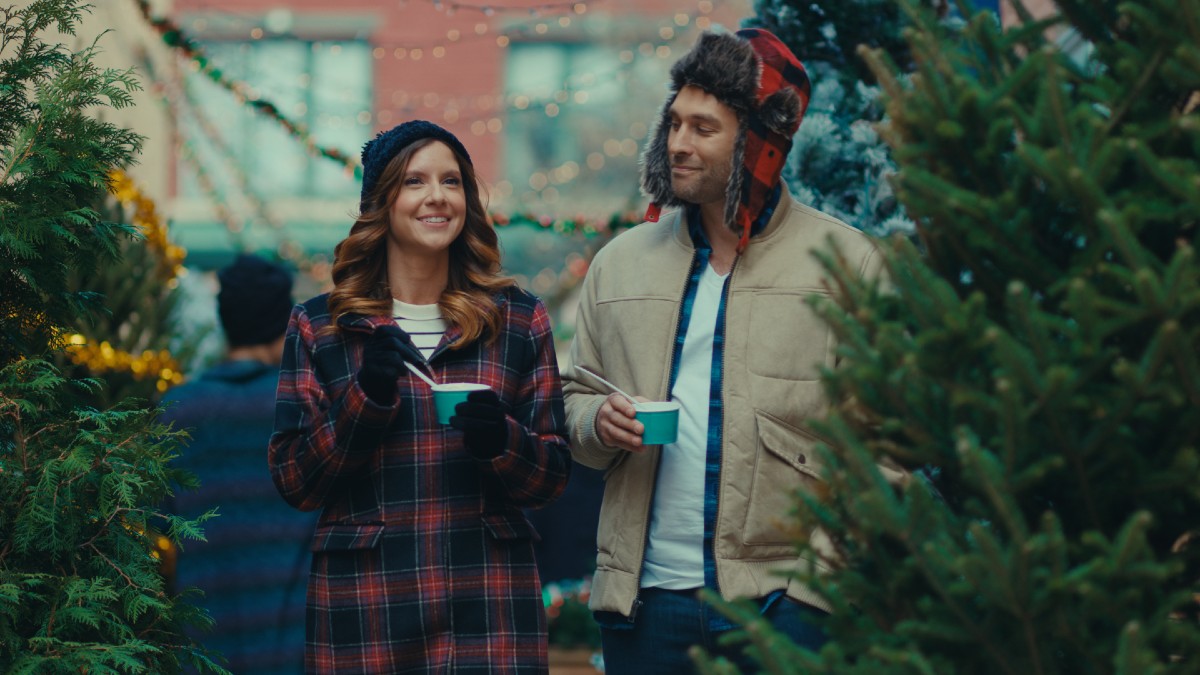 2 Chicago suburbs shine in new Christmas rom-com streaming for the holidays