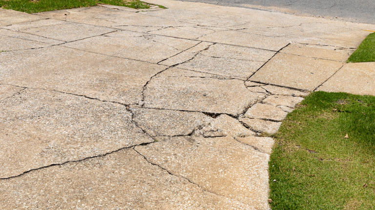 12 Things To Know Before Pressure Washing A Concrete Driveway