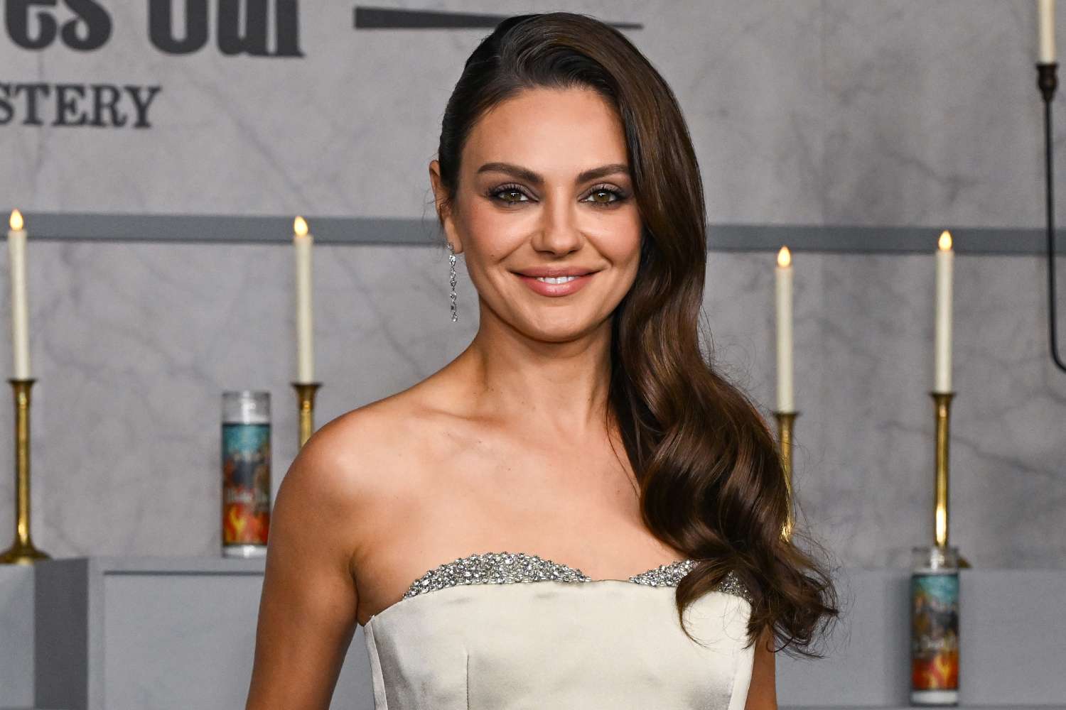 Mila Kunis swapped basic flip-flops for the sandal trend that makes ...