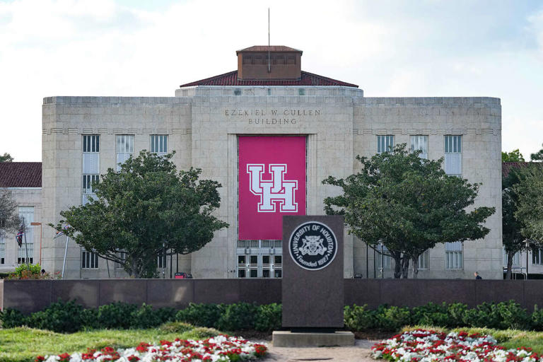 See which Texas universities offer free tuition to low, middle-income ...