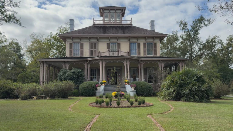 Elaborate ceiling, wall murals line inside of historic Eufaula home