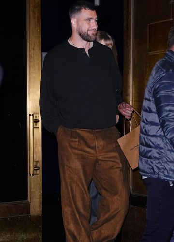 Statt schwarze Hosen: Travis Kelce zeigt, welche Trend-Alternative viel ...