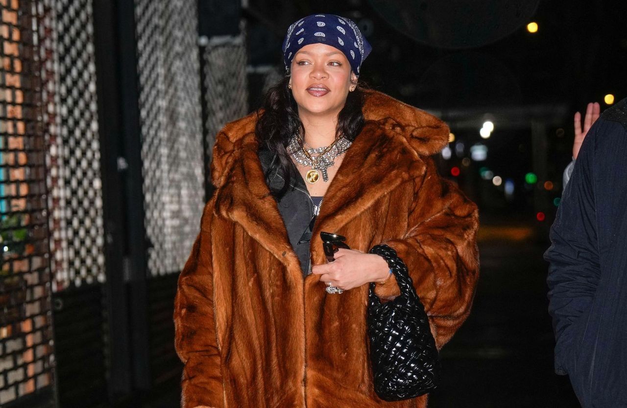 Carré long et frange rideau : et si on adoptait la coiffure « soft goth ...