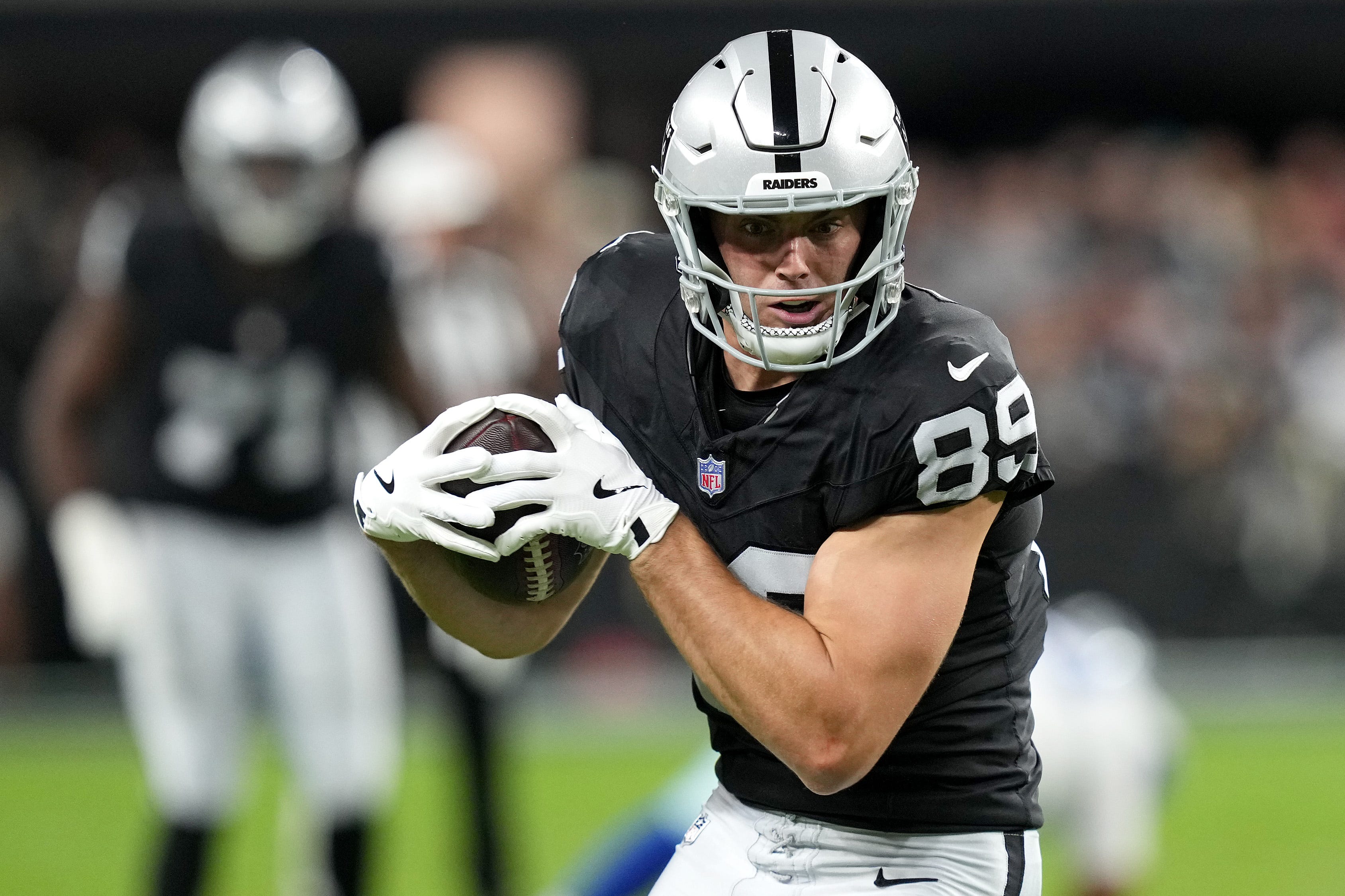 Former Georgia Bulldog Brock Bowers out for the season