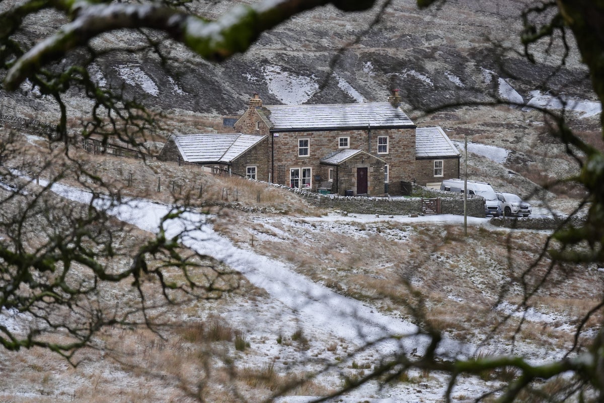 Met Office issues amber snow warning in ‘first notable cold snap’ of autumn