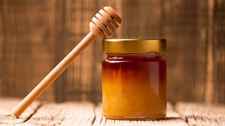 The Wooden Spoon Myth You Shouldn't Believe When It Comes To Honey
