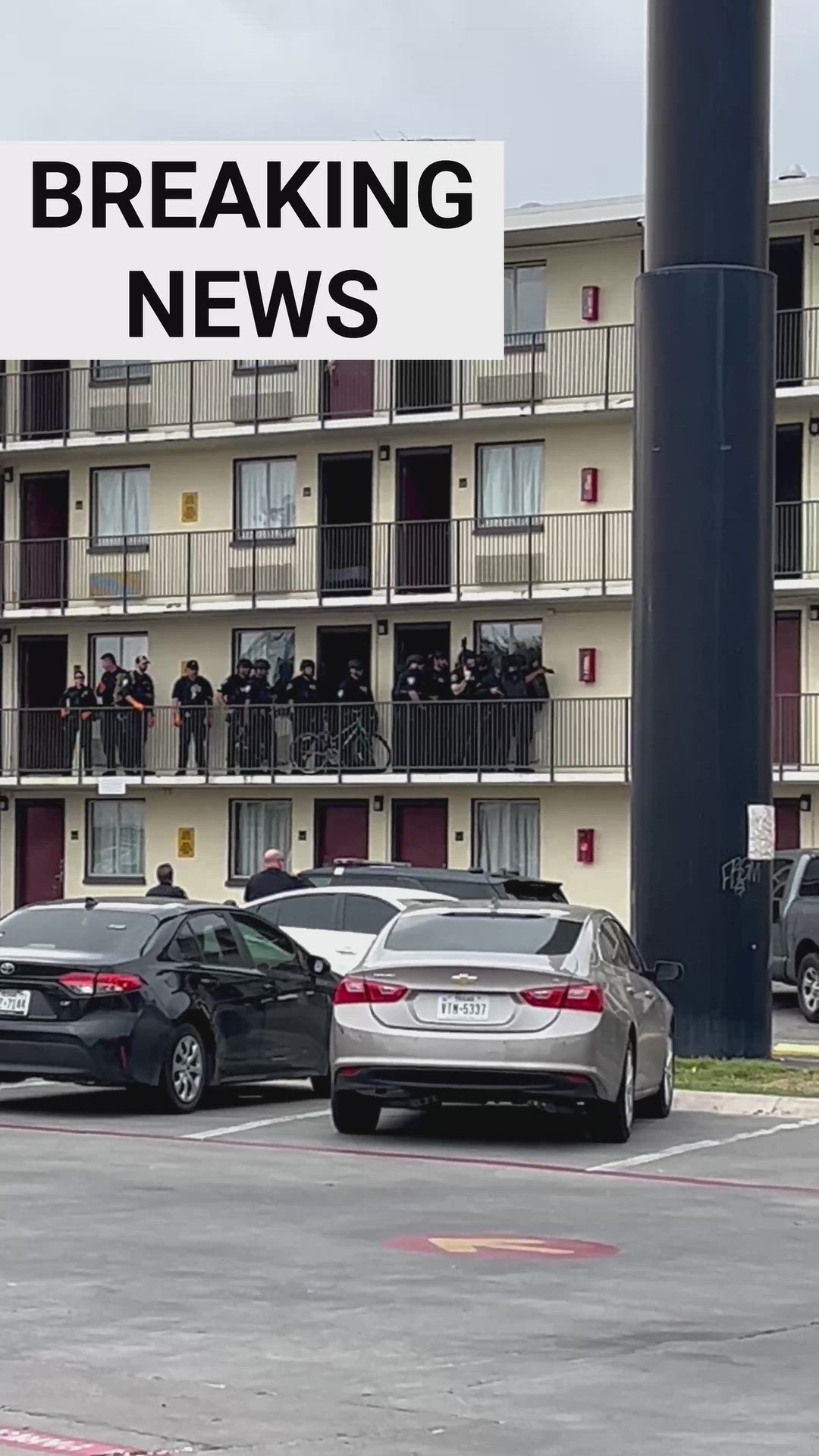 SAPD and SWAT clear rooms at motel on the northeast side of San Antonio