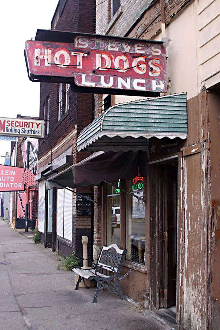16 Ohio Hot Dog Joints That Will Blow Your Taste Buds Away With Classic ...