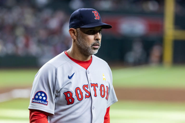 Alex Cora sends message after Red Sox lose player in MLB free agency