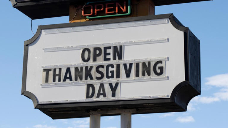 11 Restaurant Chains Open On Thanksgiving 2025