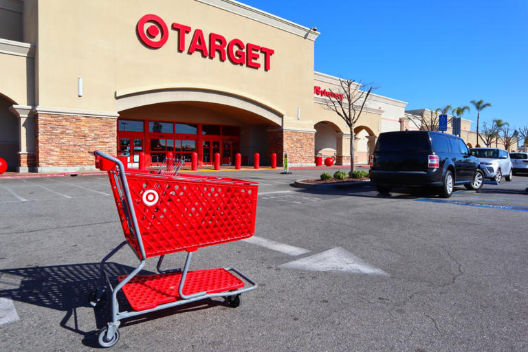 Shoppers are racing to Target for this Christmas-themed 343-piece Lego ...