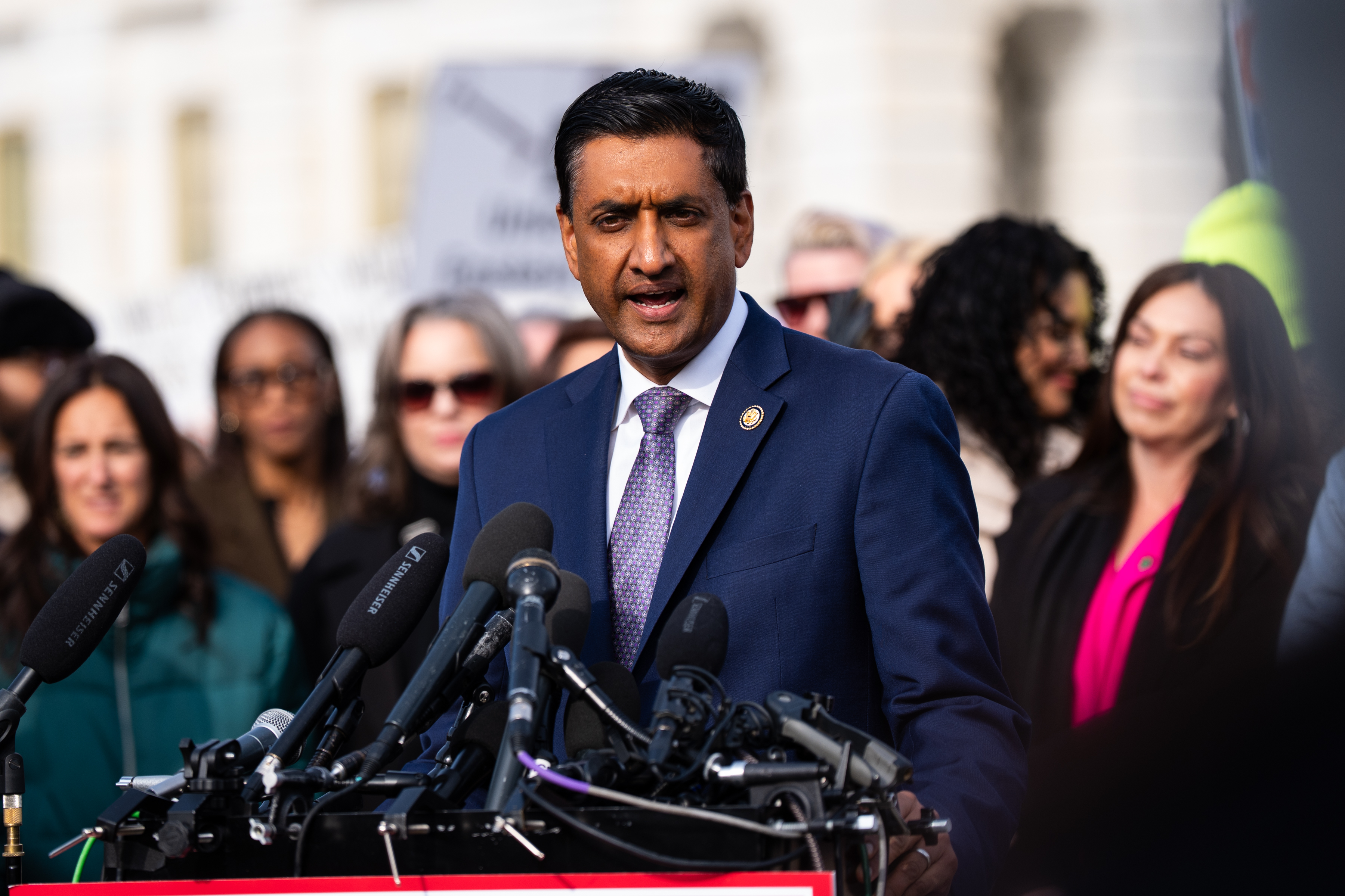 Cracks in Democrats’ Venezuela response reveal foreign policy muddle