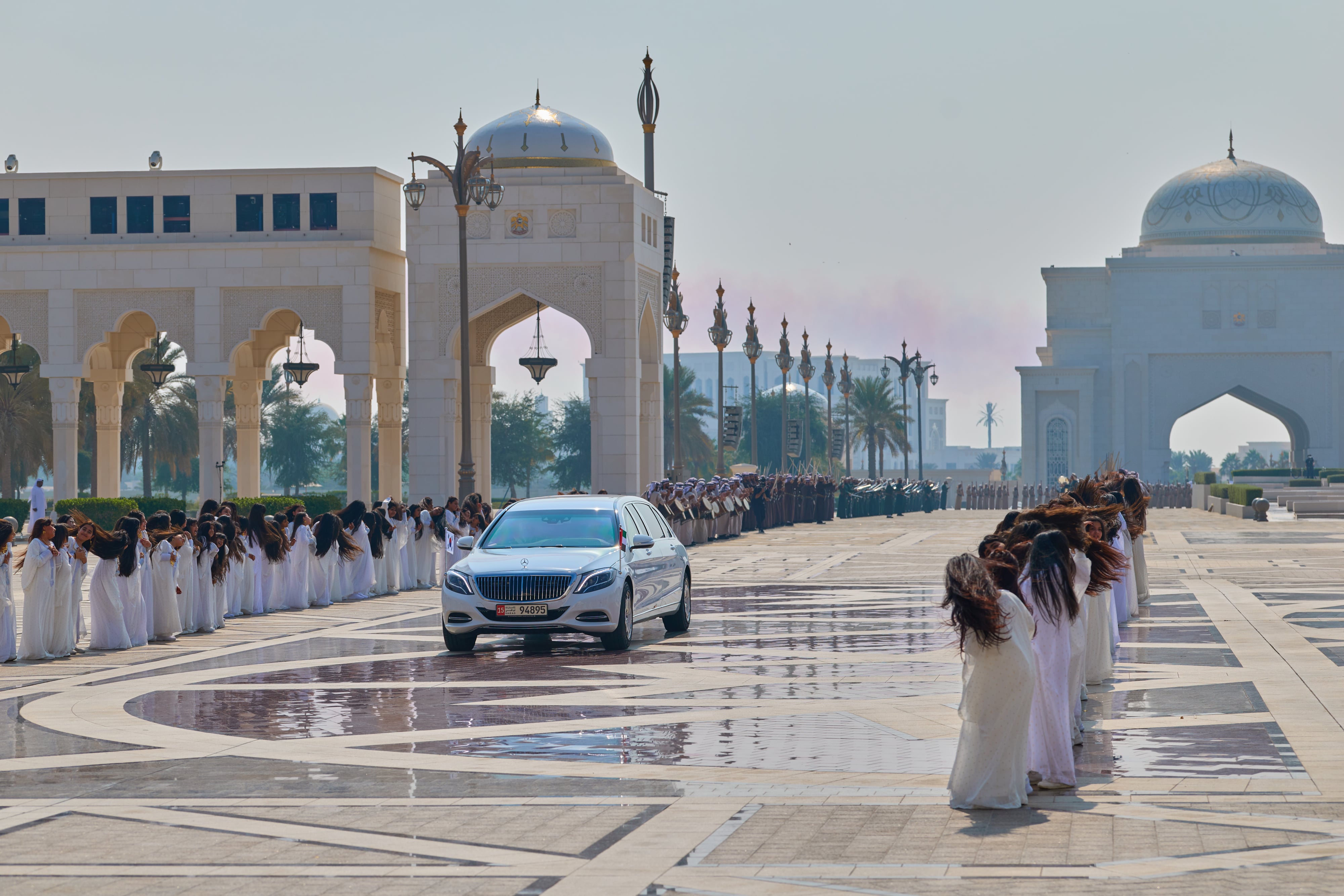 UAE Girls' Hair-Swinging Welcome for President Lee Jae-myung