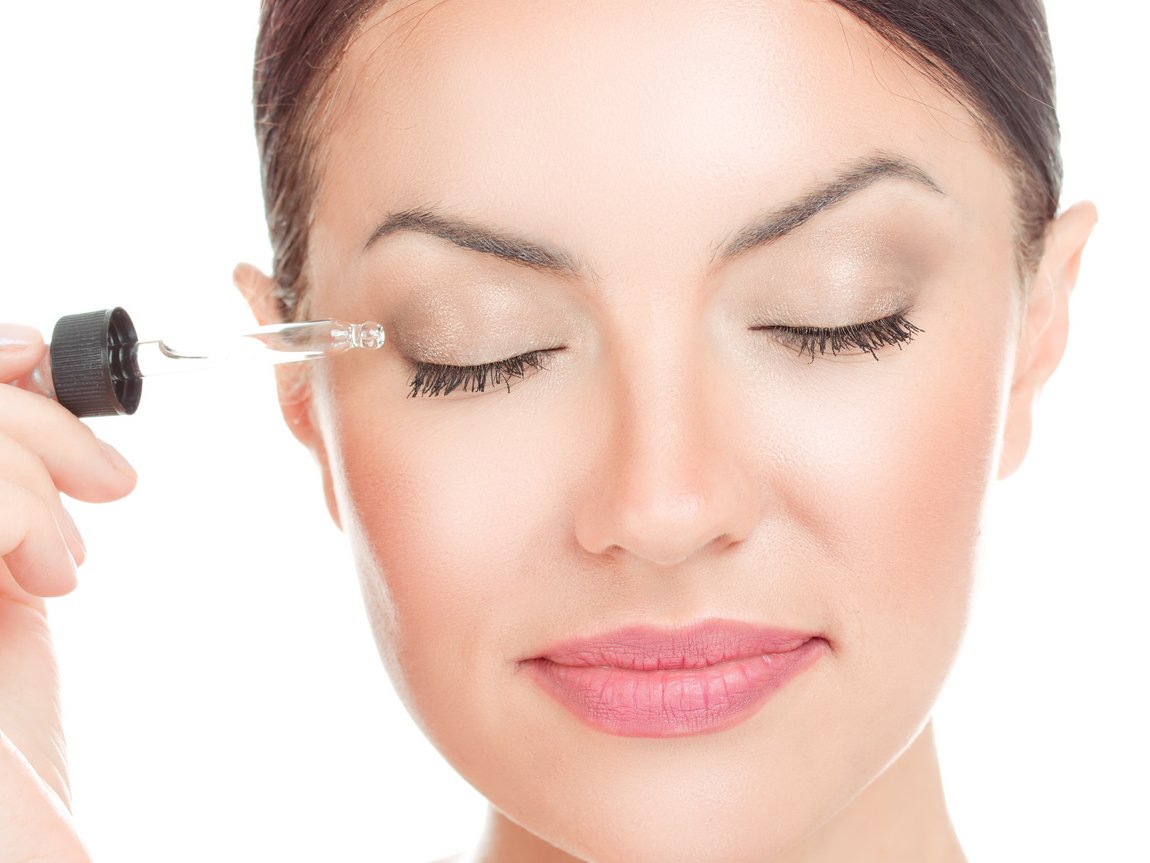 Castor Oil and More: The Best Natural Tips for Long Lashes
