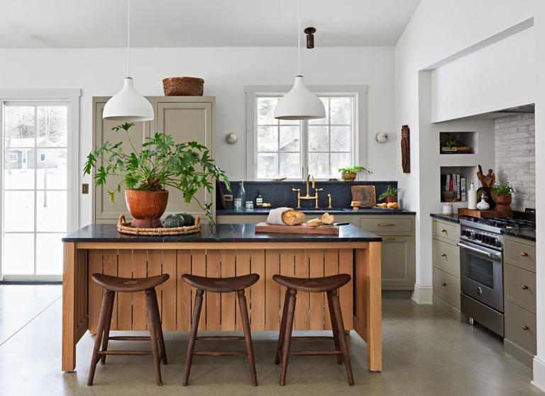 Top Reasons to Choose Black Countertops, According to Experts