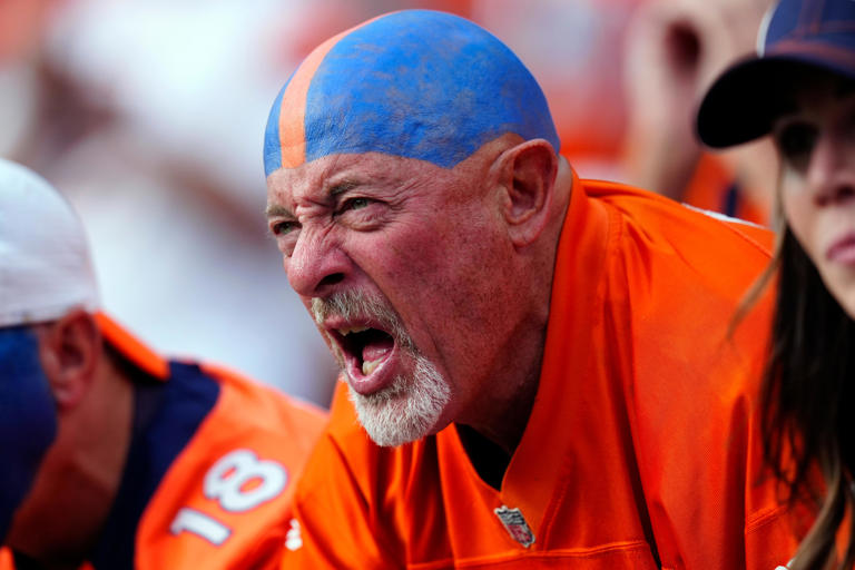 Broncos fans were not happy with officiating in Chiefs game