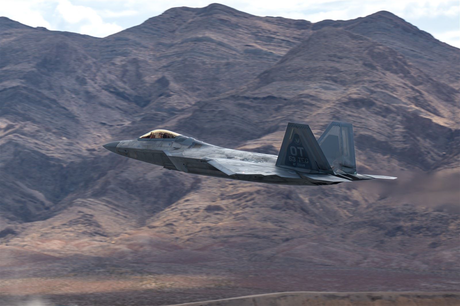 F-22首度空中操控MQ-20 協同作戰里程碑