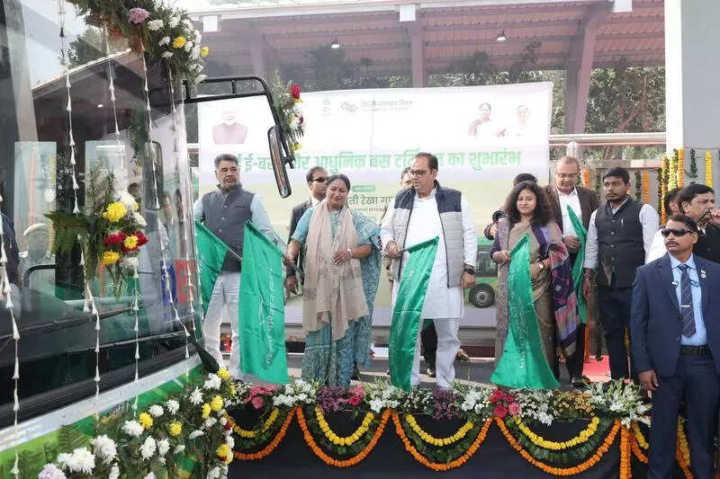 CM opens revamped Azadpur bus terminal