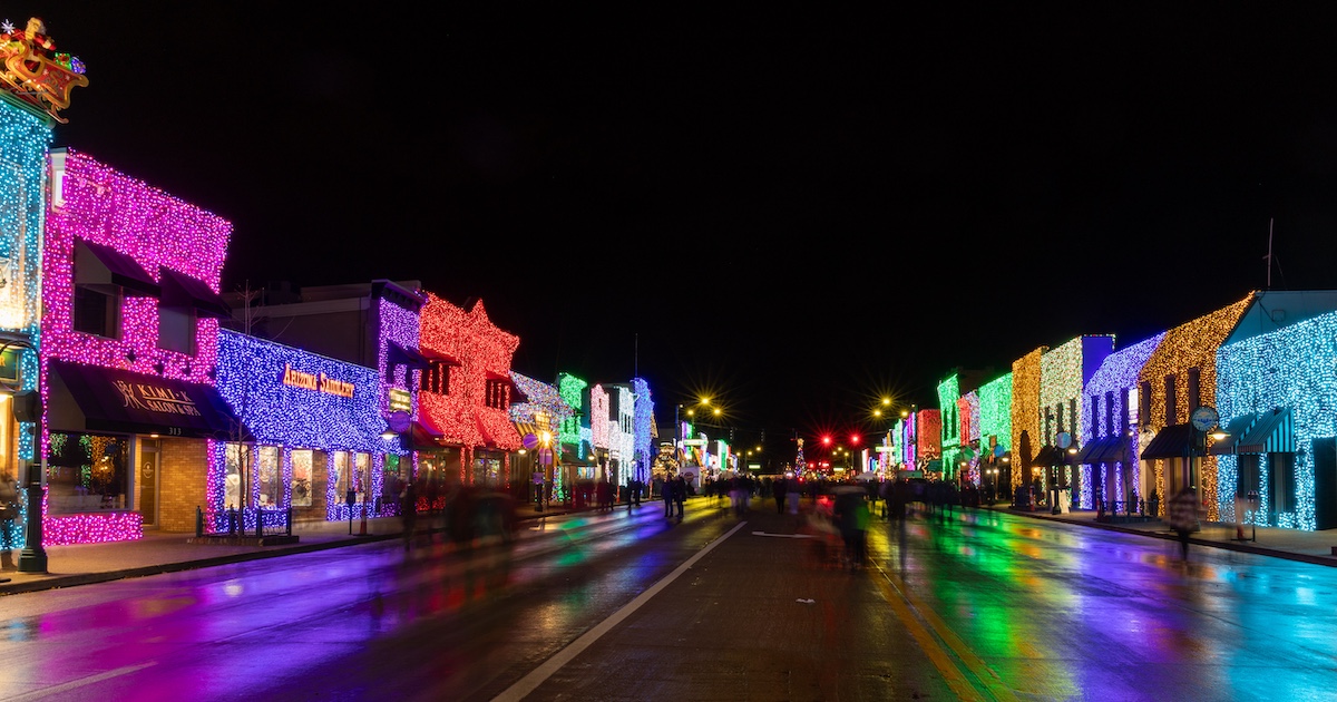 Discover the Michigan Small Town That Looks Like a Hallmark Movie Setting