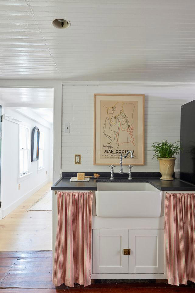 Top Reasons to Choose Black Countertops, According to Experts
