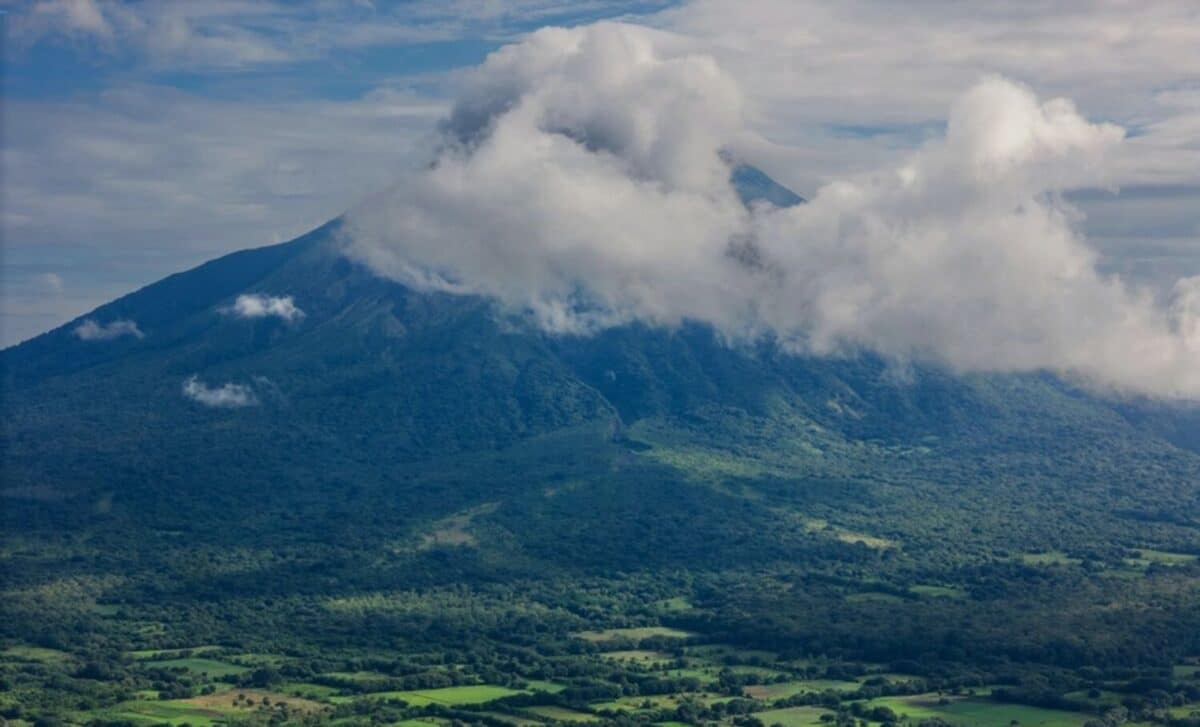 Scientists Just Found a 400-Mile-Long Chain of Fossilized Volcanoes ...