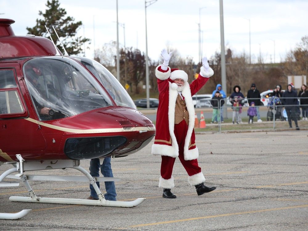 'Really cool' — Santa trades sleigh for chopper in stylish arrival at ...