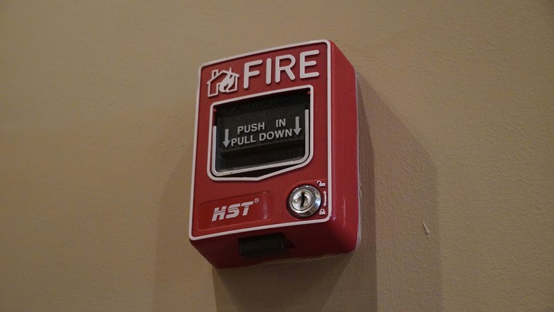 Student pulls dorm fire alarm at 4 AM after smelling smoke, RA is angry ...