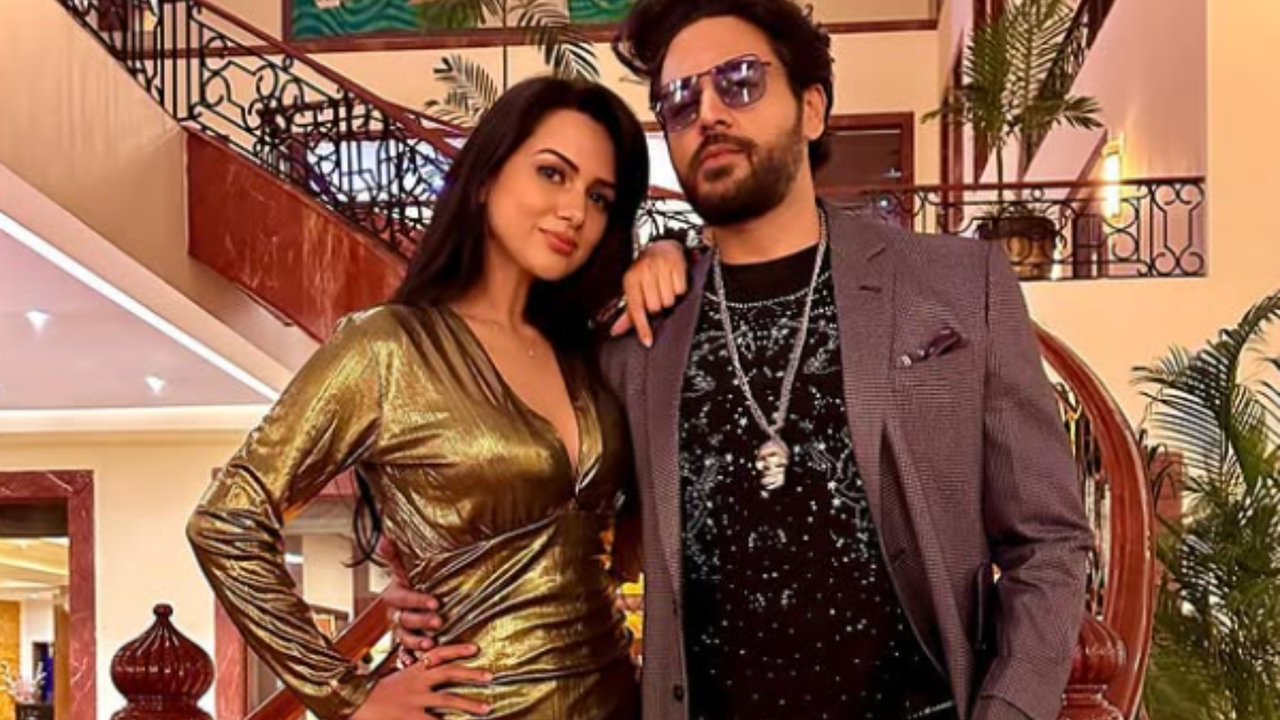 Bigg Boss 19: Discover Gaurav Khanna's Wife Akanksha Chamola, Known for Her Doll-Like Features ...