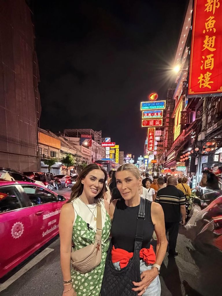 Jacky Bracamontes llega a Tailandia acompañada de su mamá para Miss ...