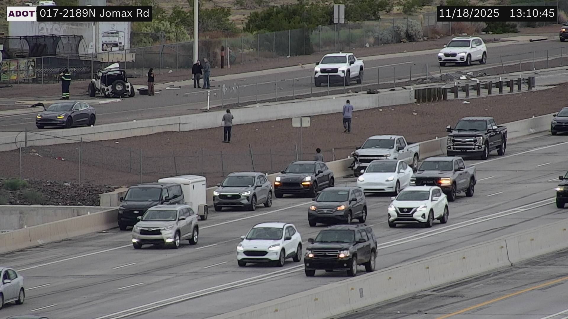 1 dead, 1 critical after rollover crash along I-17 in north Phoenix