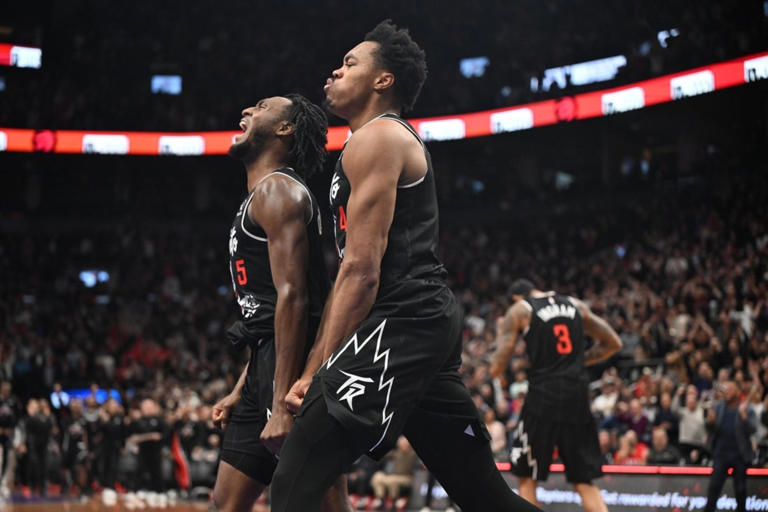 Smoldering Raptors look for fifth straight win at 76ers