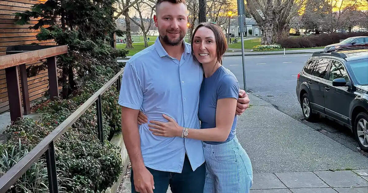 Cal Raleigh's girlfriend Hannah Shimek steals the spotlight with her ...