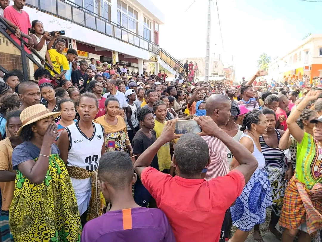 AFFAIRE DE CAMBRIOLAGE À TOLIARA - Tout un quartier se rue vers le ...