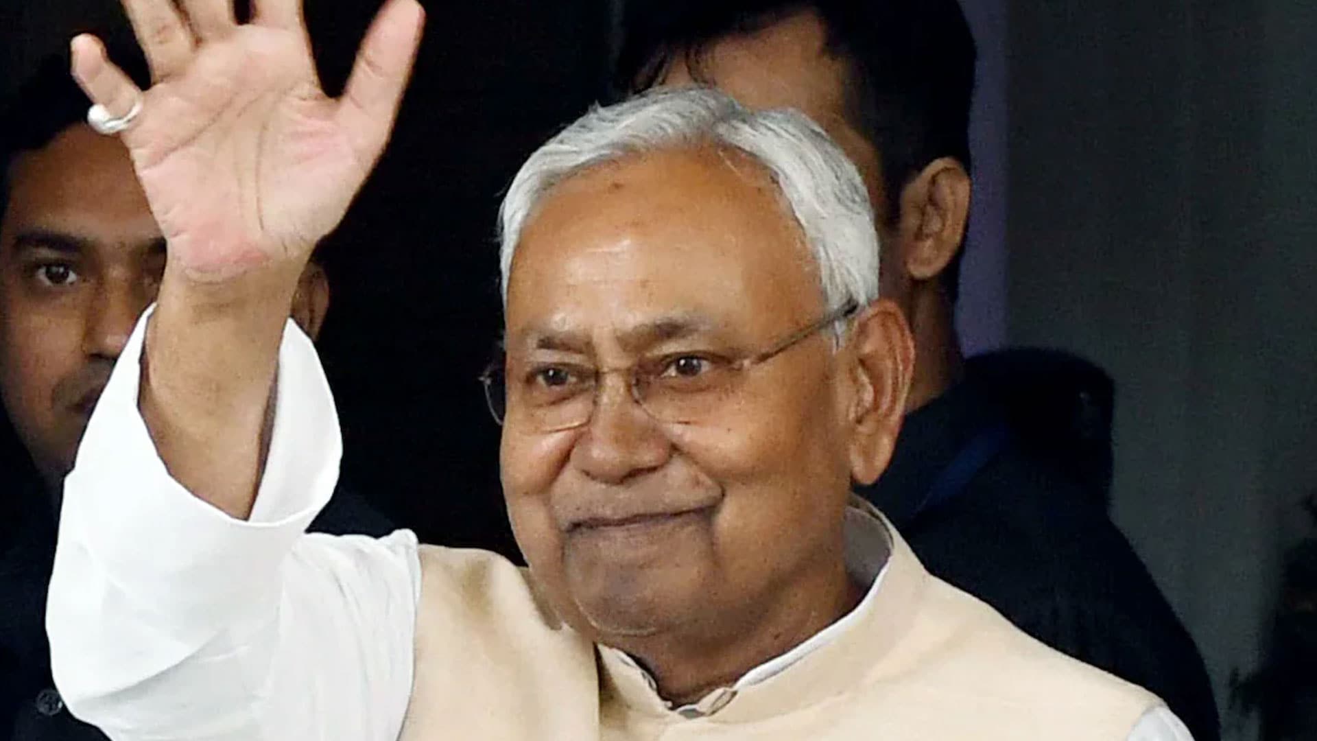 Nitish Kumar To Take Oath On 20th Nov; BJP Likely To Retain 2 Deputy CM ...