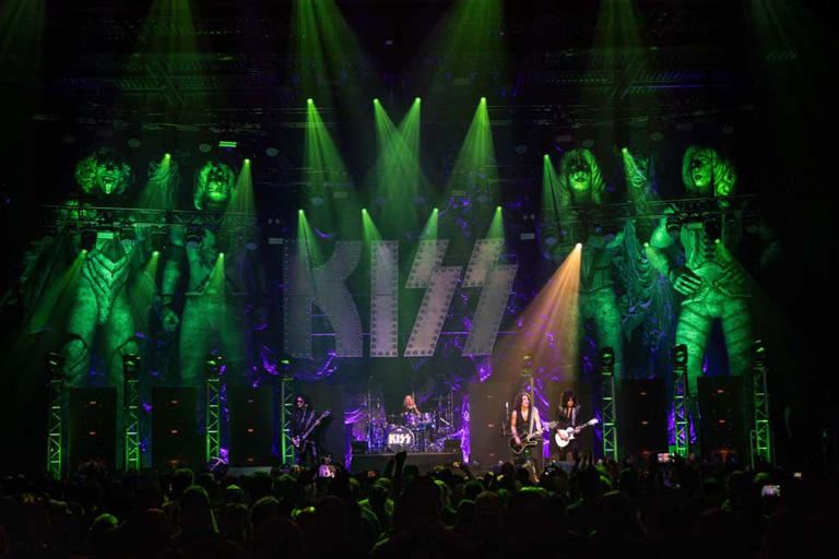 Review: The Kiss Kruise in Las Vegas kicks off a new chapter in Kisstory