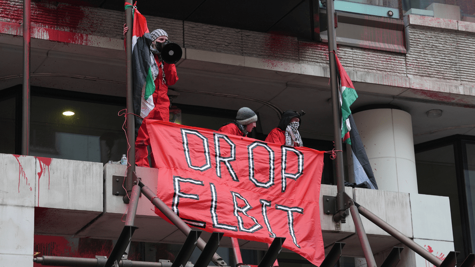 Pro-Palestine activist 'fractured policewoman's spine in sledgehammer ...