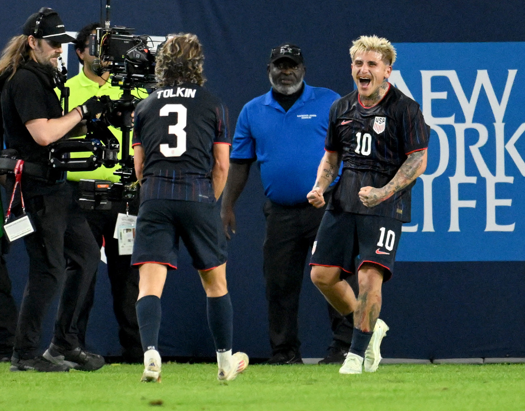 Freeman scores twice as US routs Uruguay 5-1, heads into World Cup year ...